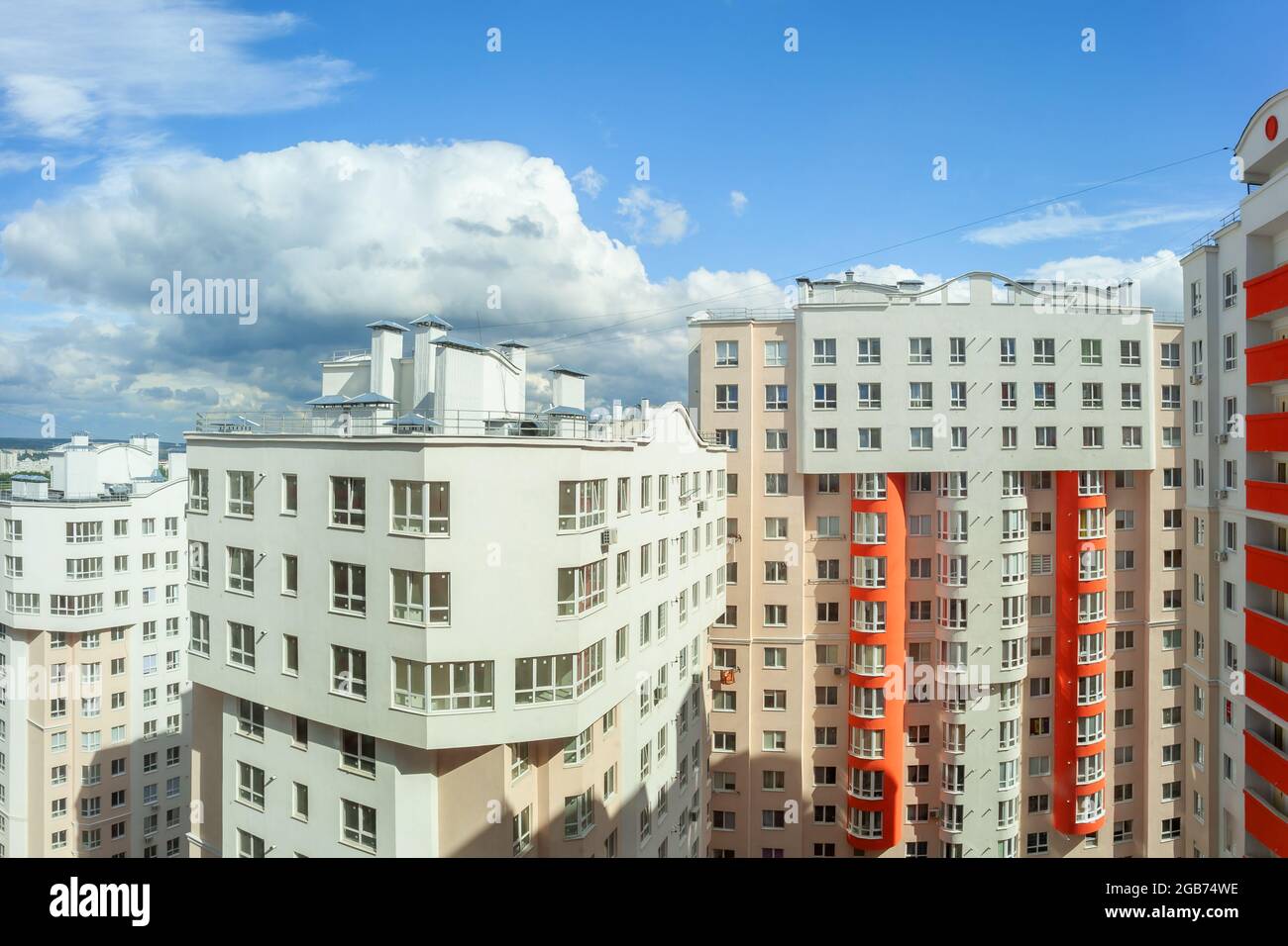 White high rise apartment buildings hi-res stock photography and images ...