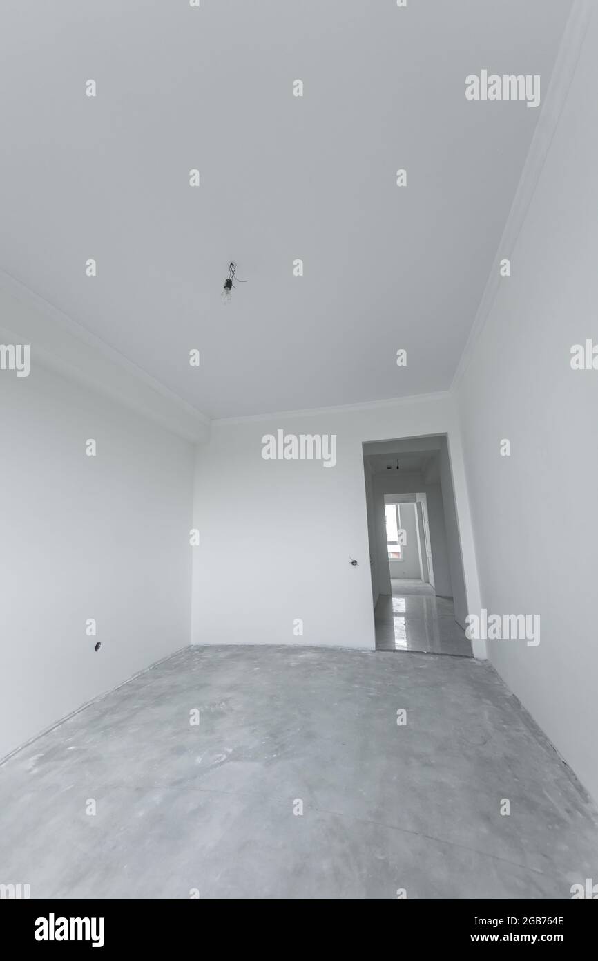 putty of walls repair in the apartment Stock Photo - Alamy