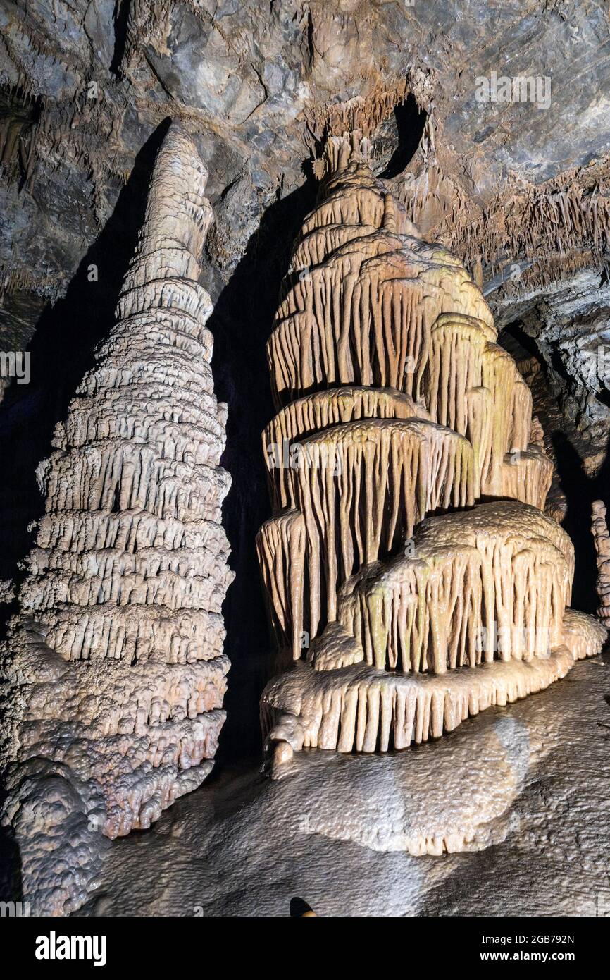 Lewis cave hi-res stock photography and images - Alamy