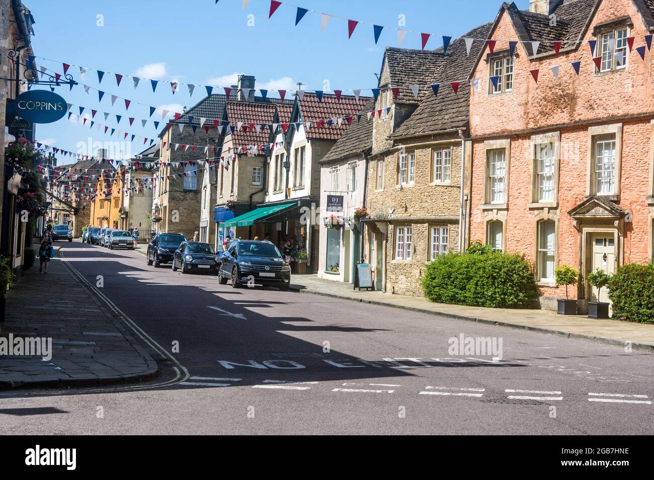A typical street scene in a Wiltshire town Stock Photo - Alamy