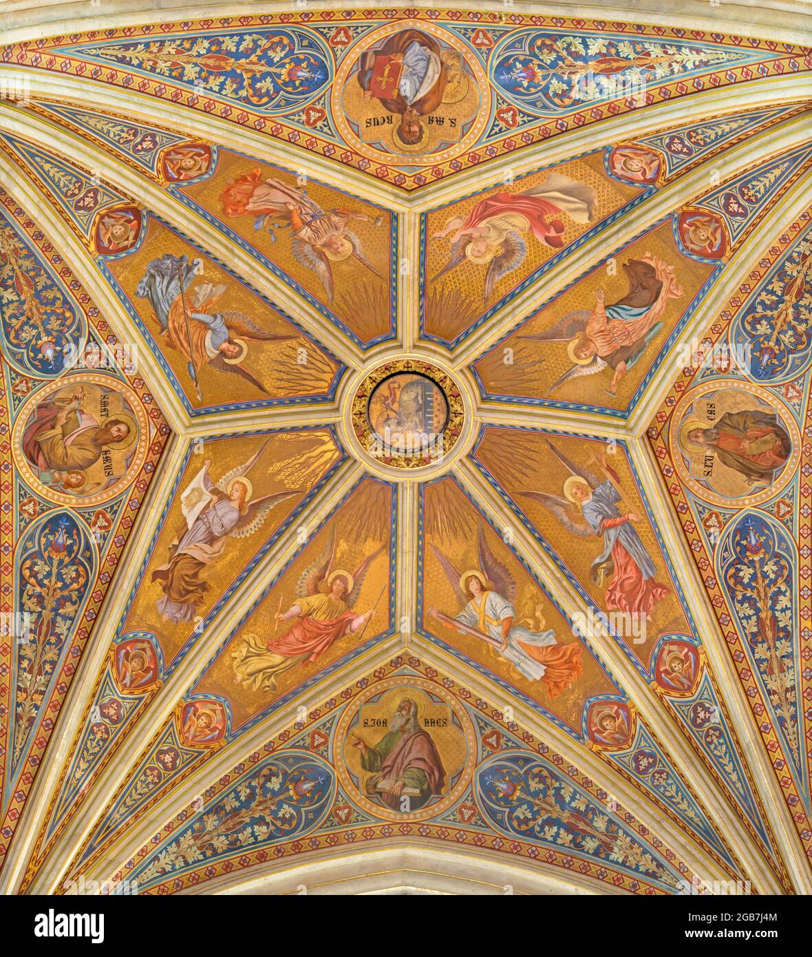 VIENNA, AUSTIRA - JUNI 24, 2021: The celing fresco of angels with four ...