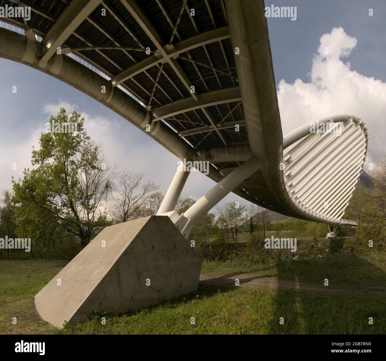Passerella Bellinzona-Monte Carasso; modern-art footbridge over the ...
