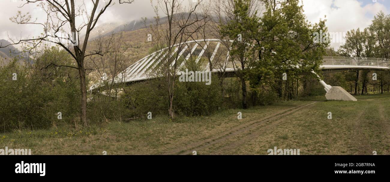 Passerella Bellinzona-Monte Carasso; modern-art footbridge over the ...