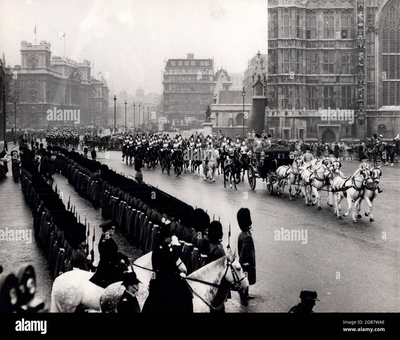 London, England, UK. 09th Nov, 1965. H.M. The Queen drove from ...