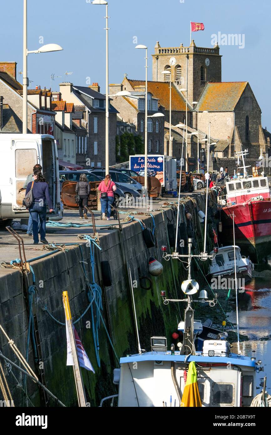 Barfleur bay at low tide, Manche department, Cotentin, Normandy, France ...