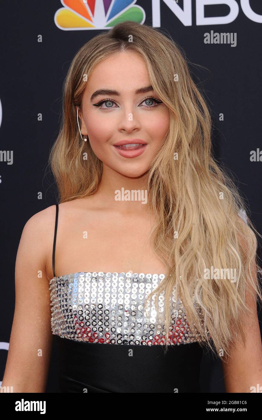 Sabrina carpenter 2019 hi-res stock photography and images - Alamy