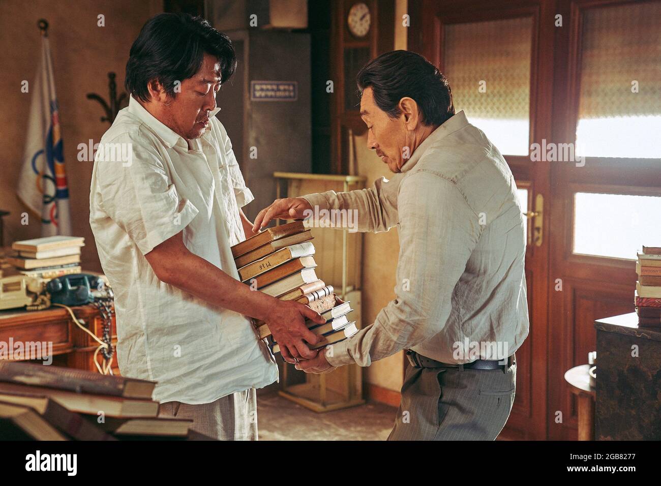 ESCAPE FROM MOGADISHU, from left: KIM Yoon-seok, HUH Joon-ho, 2021 ...