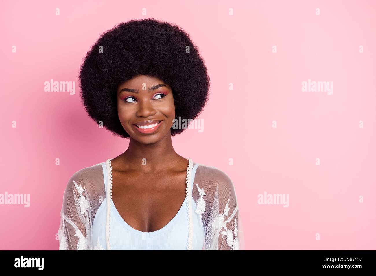 Photo portrait curly woman smiling wearing white clothes looking blank ...