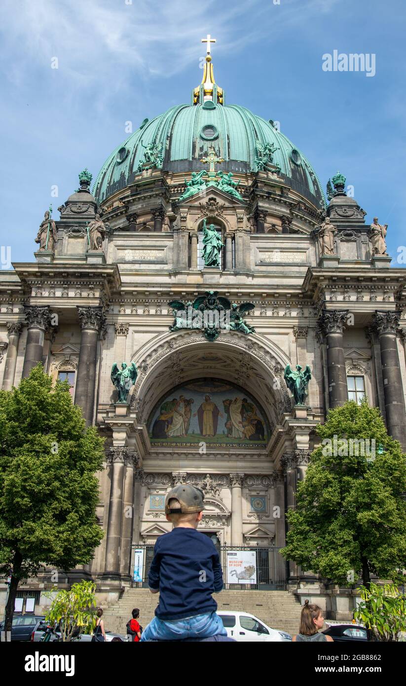 Berlin dome sky hi-res stock photography and images - Alamy