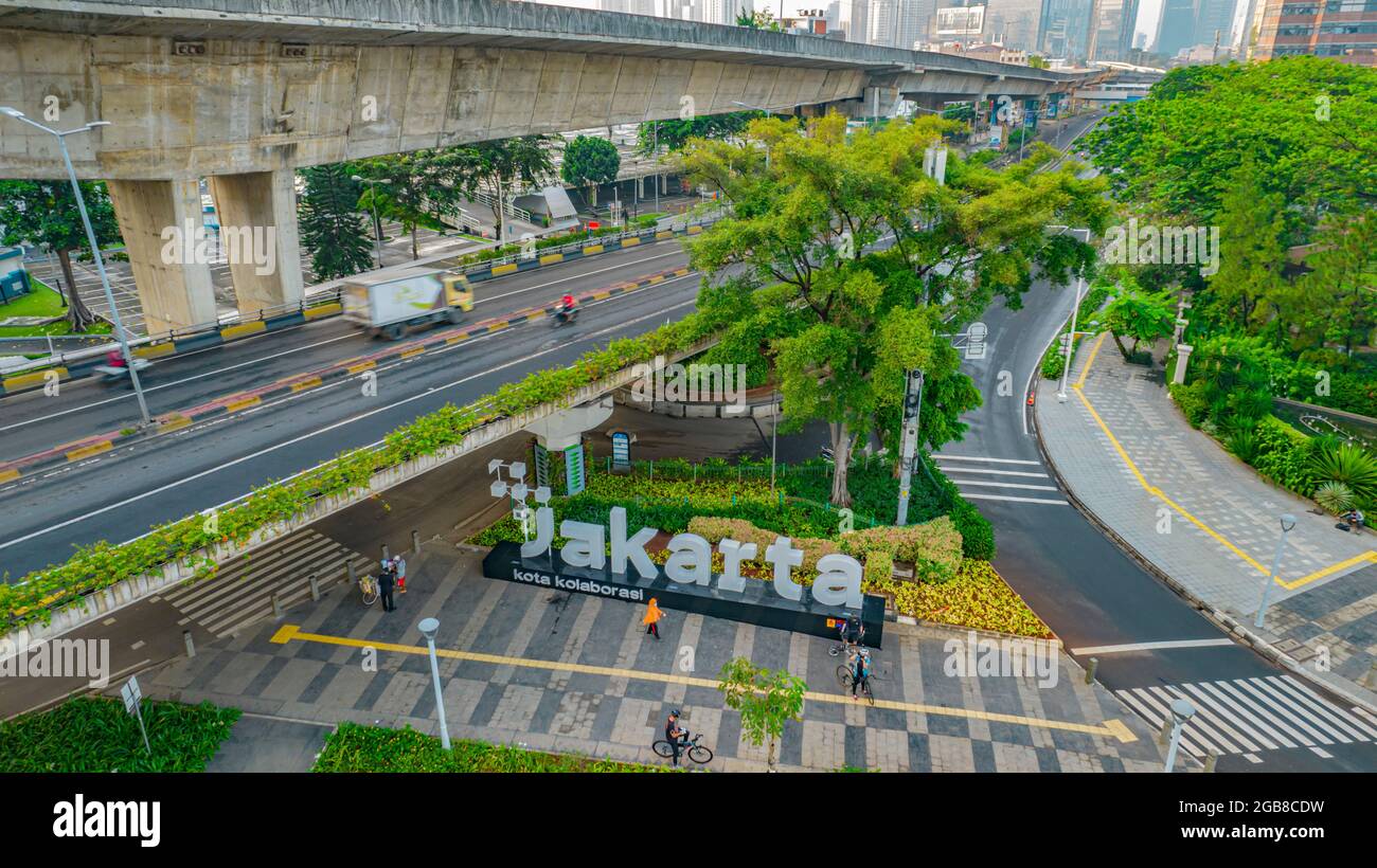 Jakarta city quiet overpass road hi-res stock photography and images ...