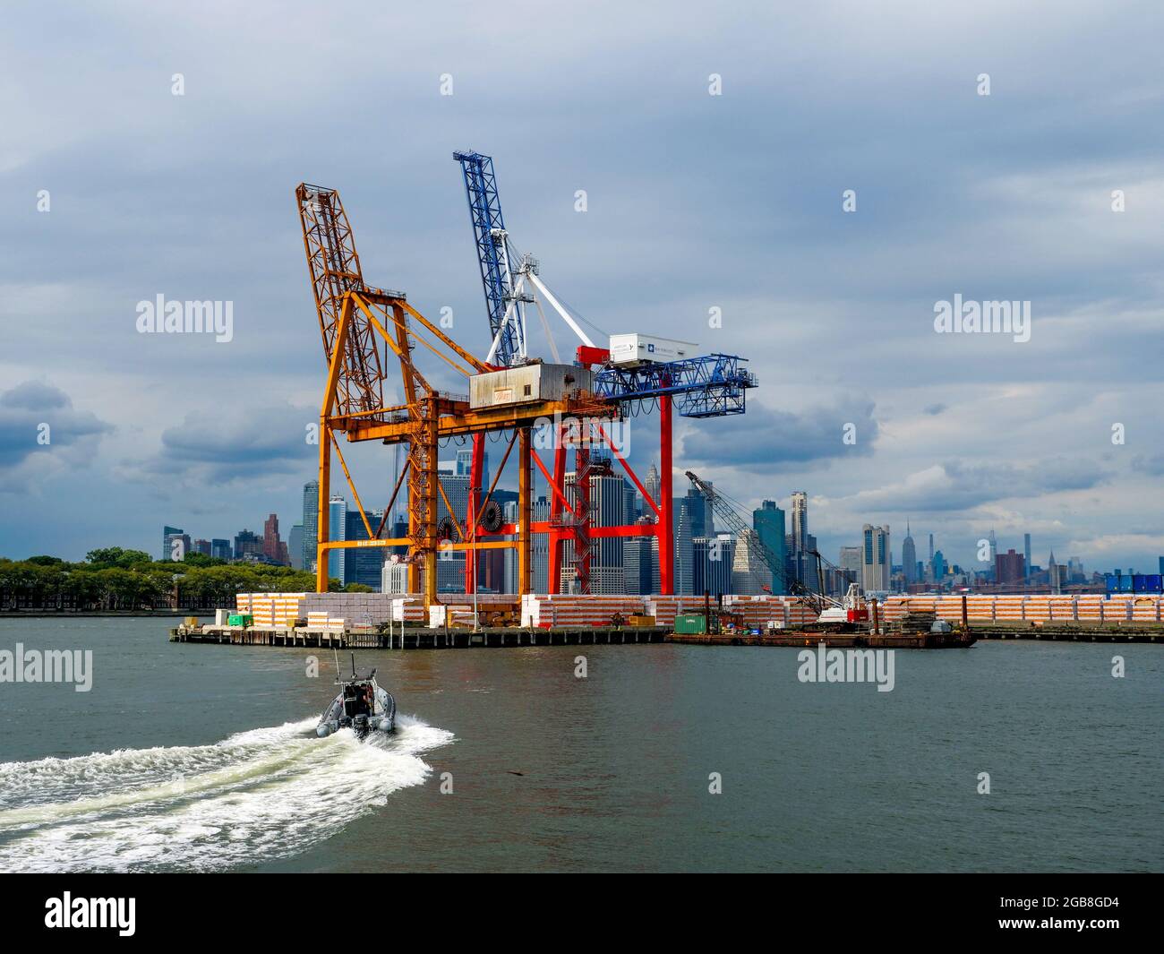 Containerships new york hi-res stock photography and images - Alamy