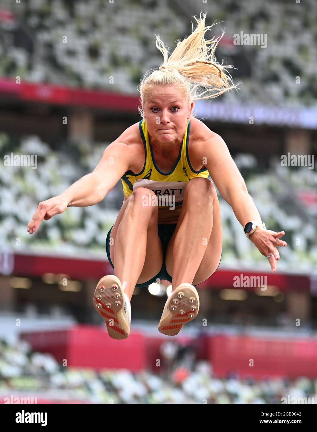 Brooke stratton long jump hi-res stock photography and images - Alamy