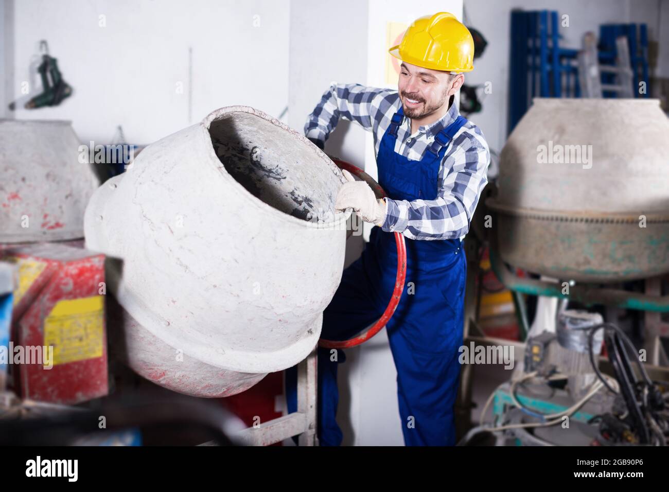 Drum construction workshop hi-res stock photography and images - Alamy