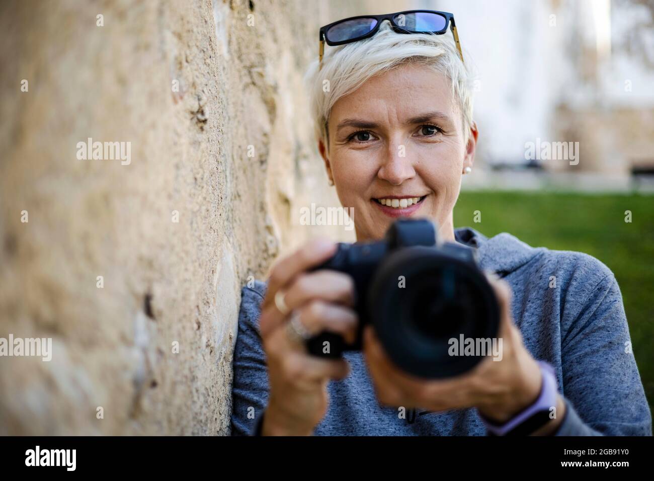 Digital camera in use hi-res stock photography and images - Alamy