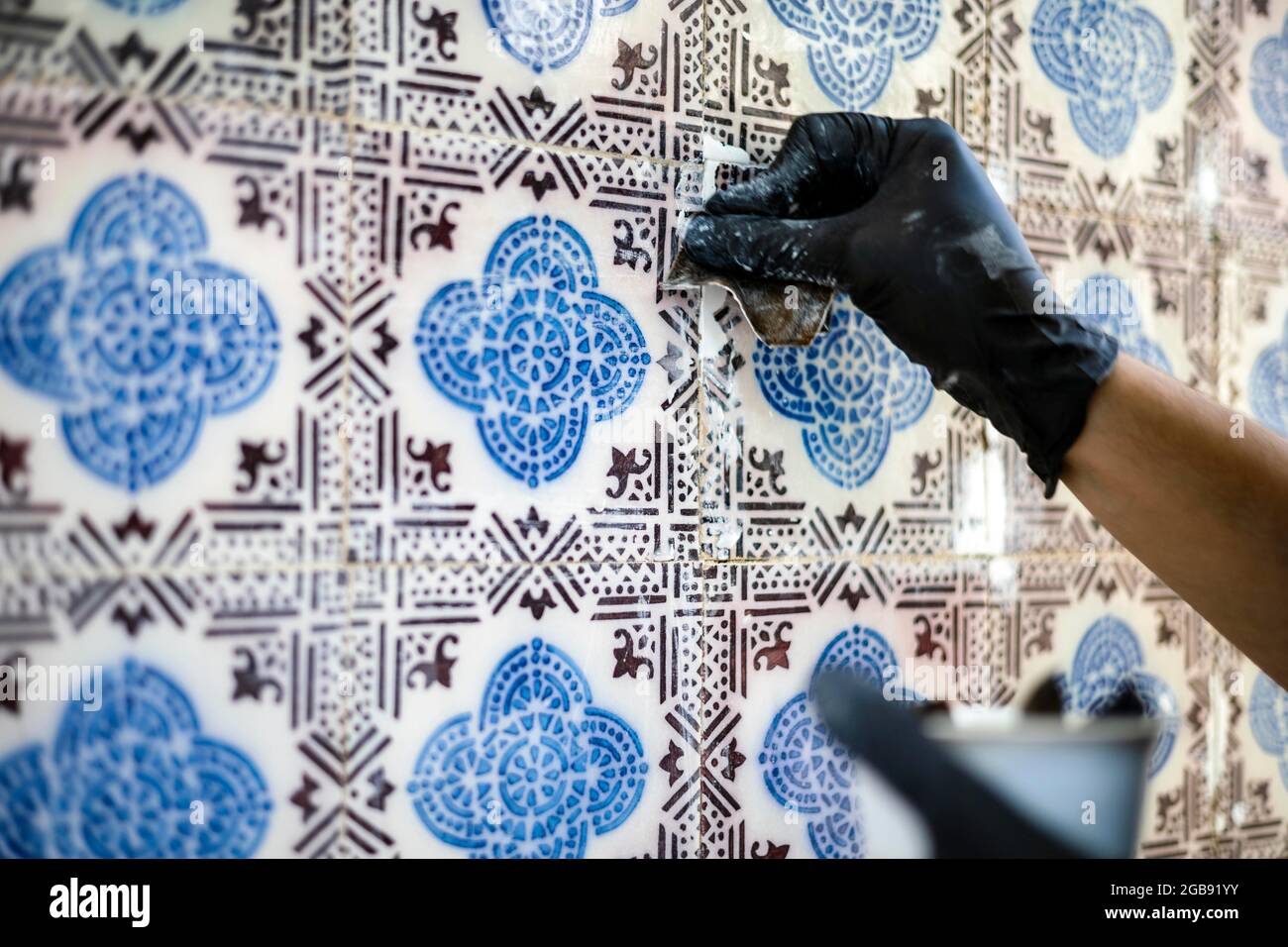 Restoring the beauty of vintage tile azulejos on the facade of ...