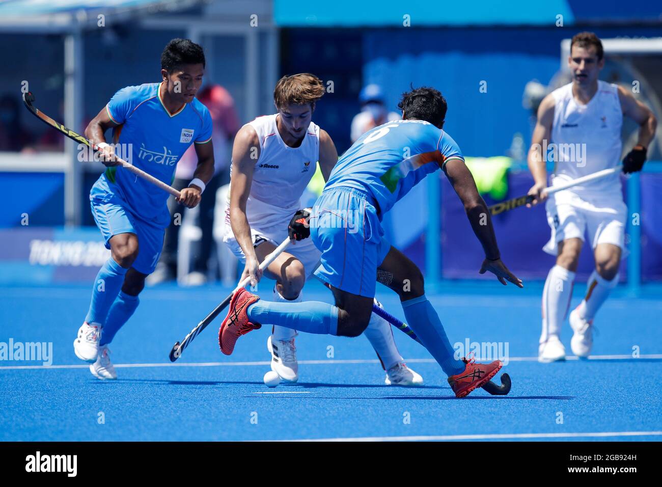 TOKYO, JAPAN - AUGUST 3: Nilakanta Sharma of India, Antoine Kina of ...