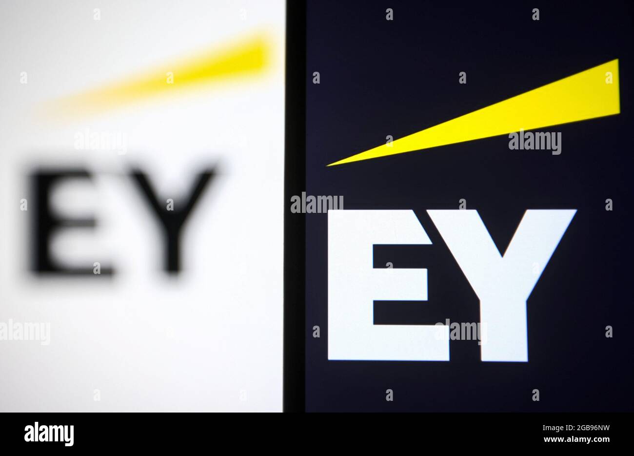 Ey brand logo hi-res stock photography and images - Alamy