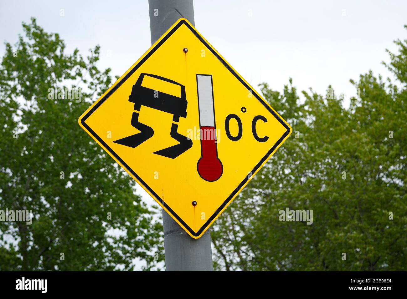 Slippery road sign hi-res stock photography and images - Alamy