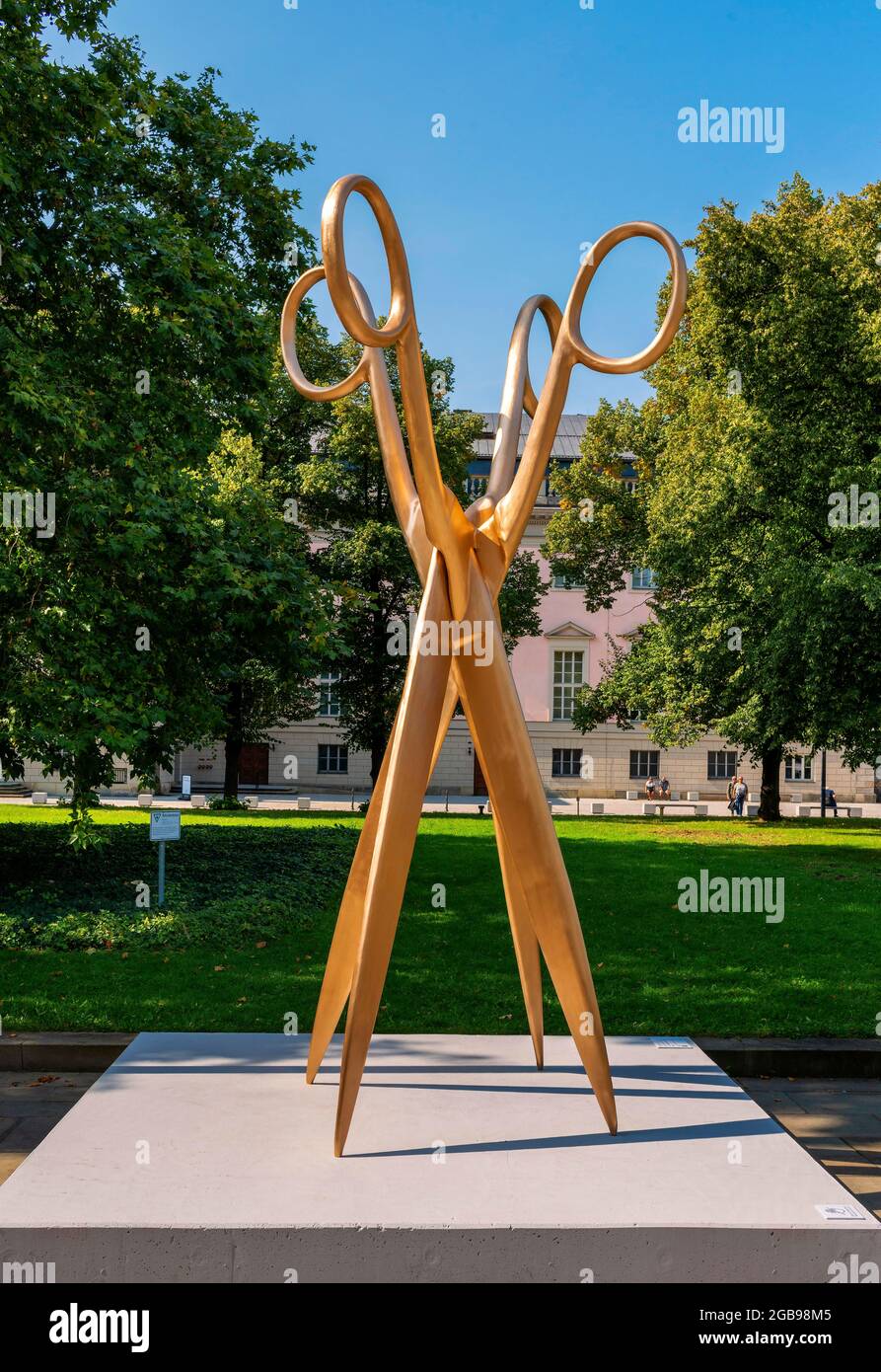 Scissors art hi-res stock photography and images - Alamy
