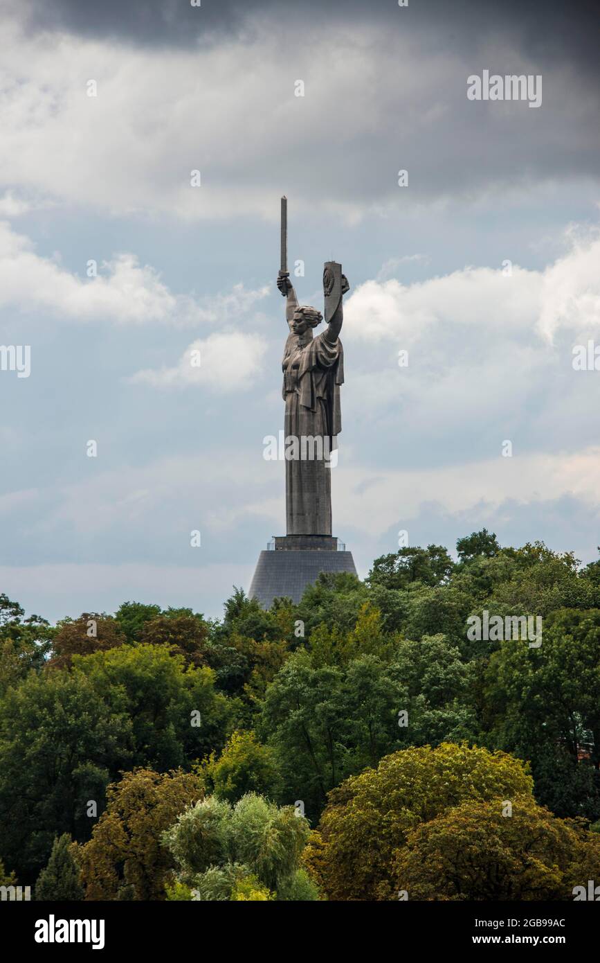 Rodina Mat and the museum of the great partiotic war undeneath ...