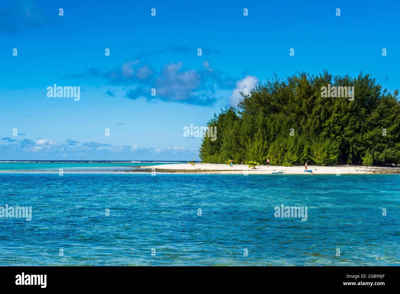 White sand beach and turquoise waters, Muri beach, Rarotonga and the ...