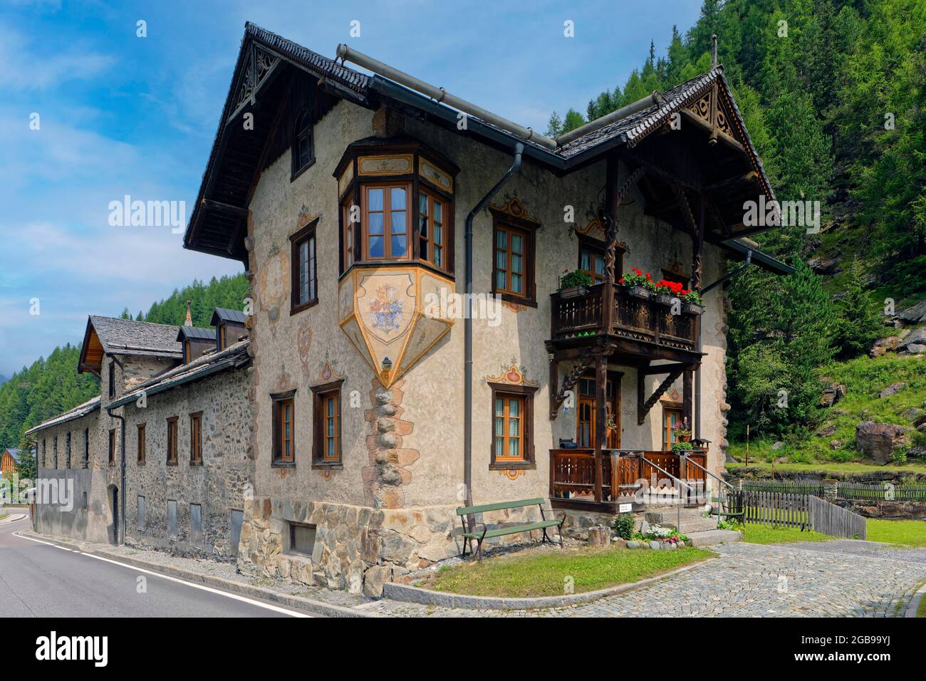 Old farmhouse in traditional style, mountain village Sulden, Solda ...
