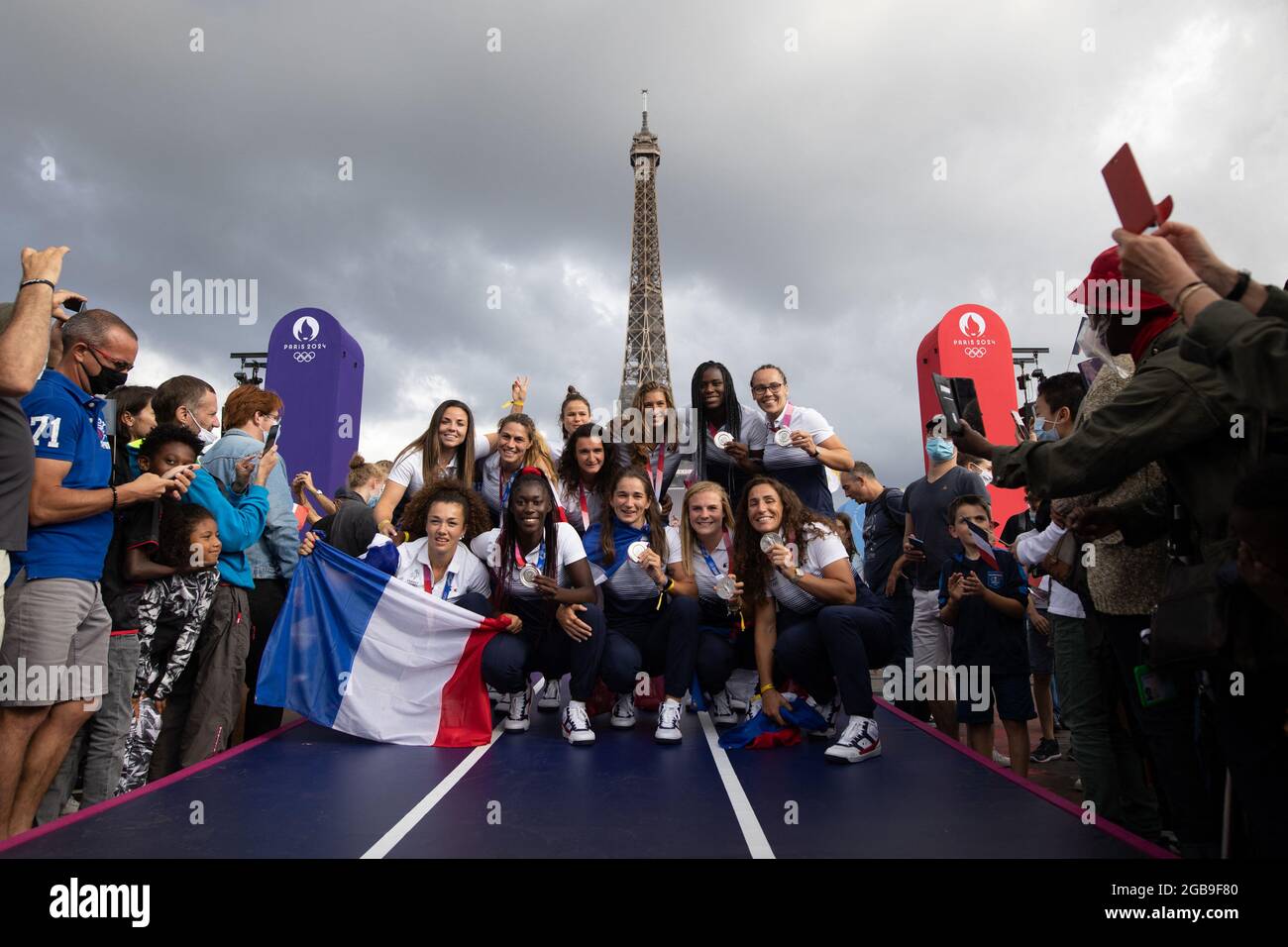 Fanny Horta and the French Rugby Olympic team at 7, mixed team silver ...