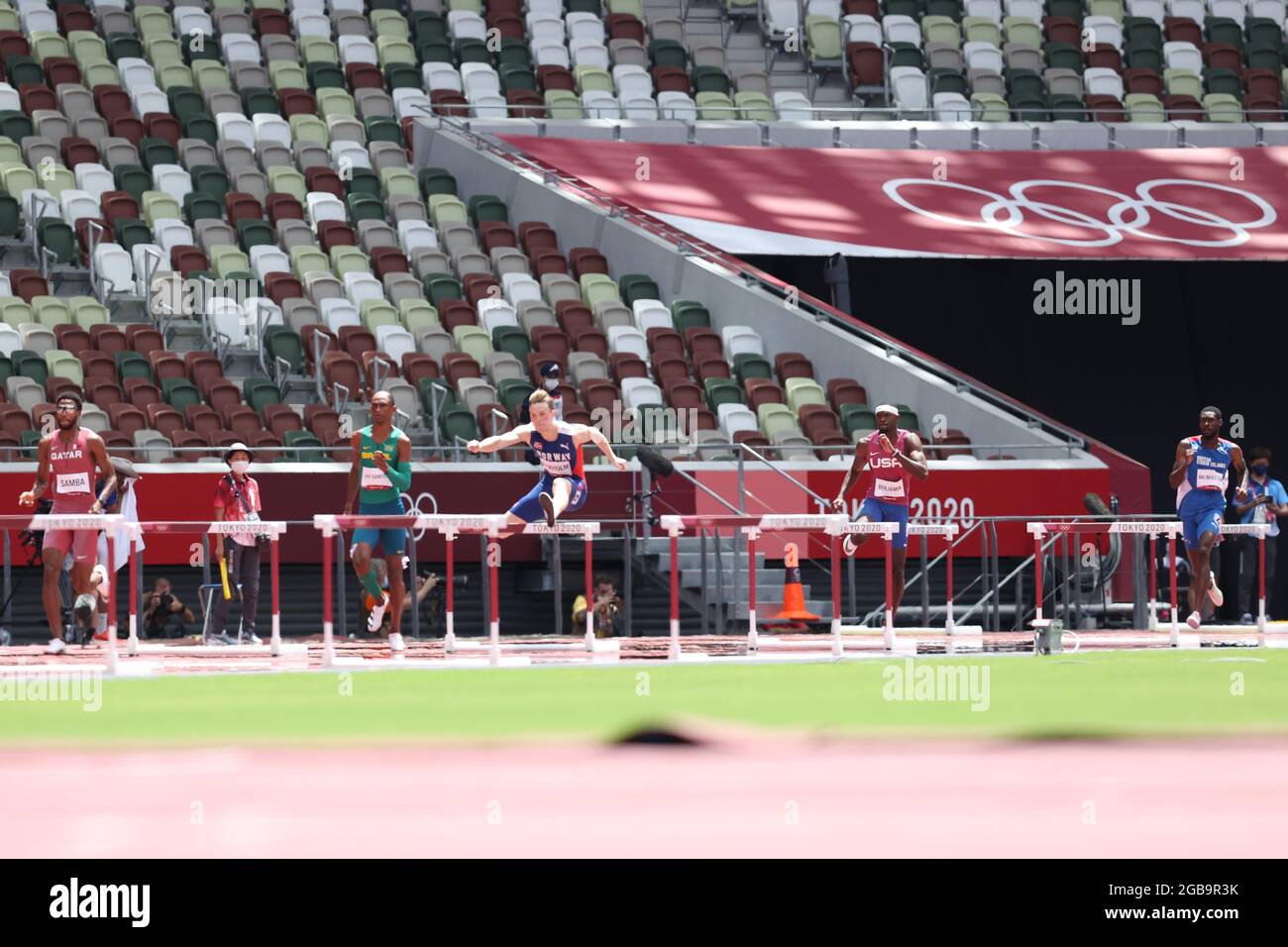 Karsten WARHOLM (NOR) wins the Men's 400m Hurdles Final in a new World ...