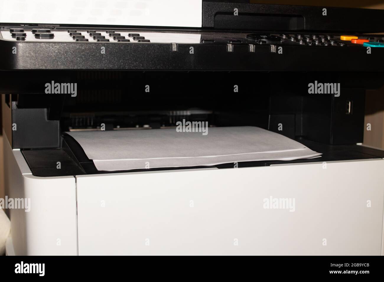 Modern workplace sheets paper hi-res stock photography and images - Alamy