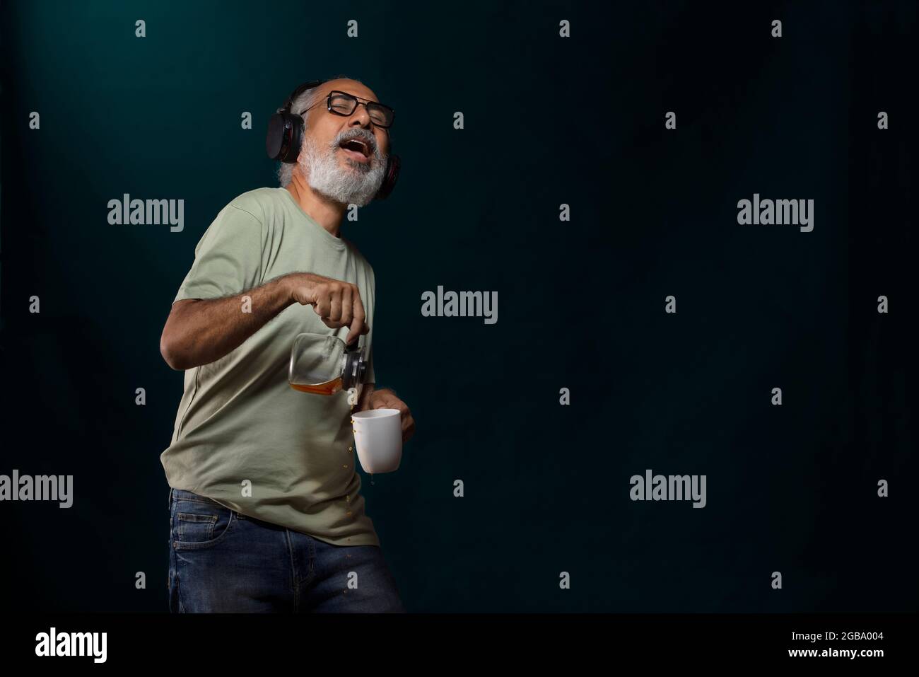 Spilling coffee hi-res stock photography and images - Alamy