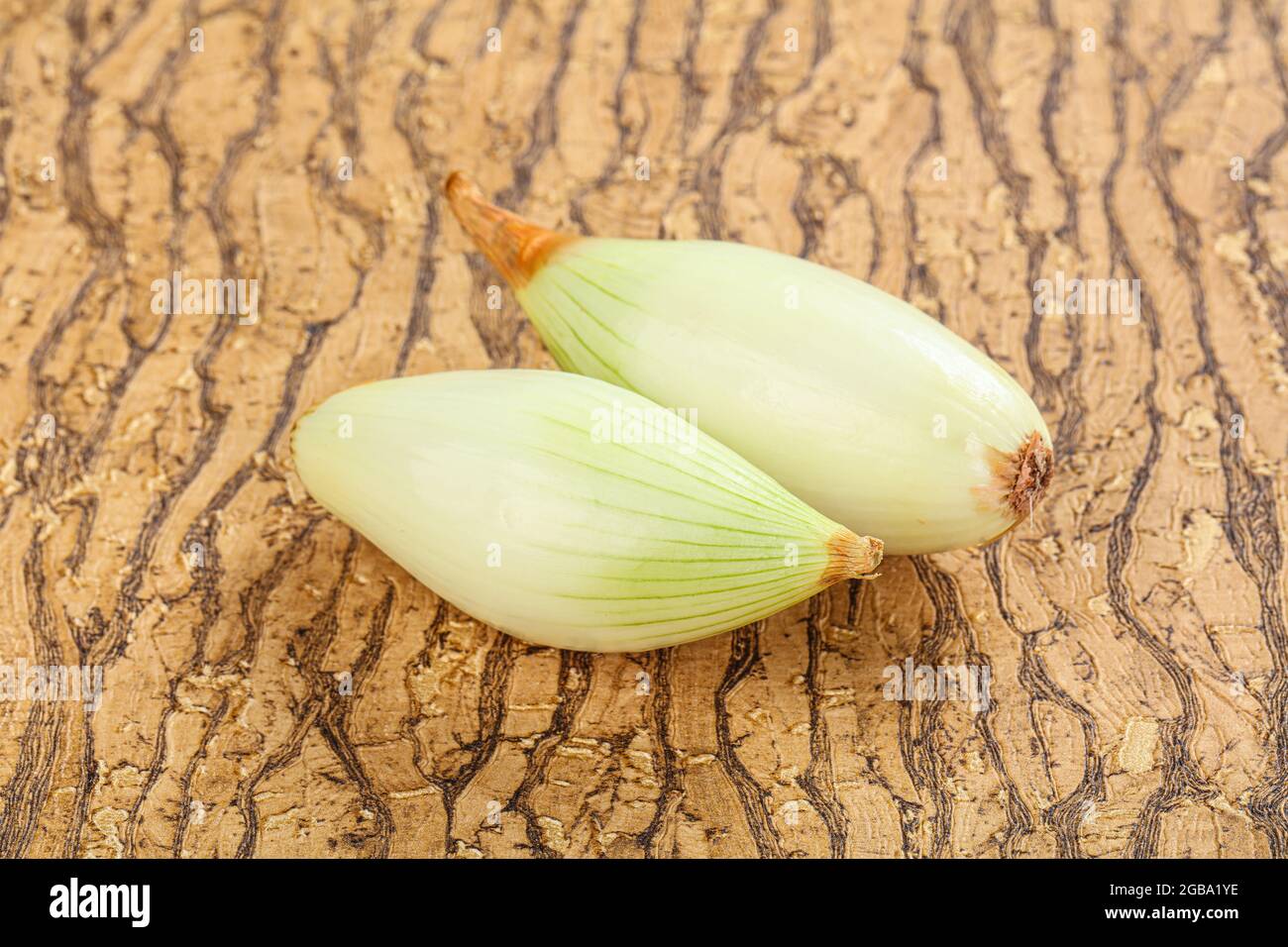 Ripe and tasty shallot onion for cooking Stock Photo - Alamy