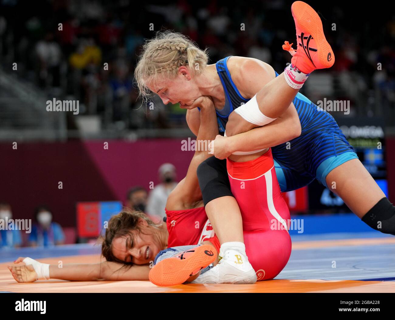 Chiba, Japan. 3rd Aug, 2021. Henna Katarina Johansson (R) of Sweden ...