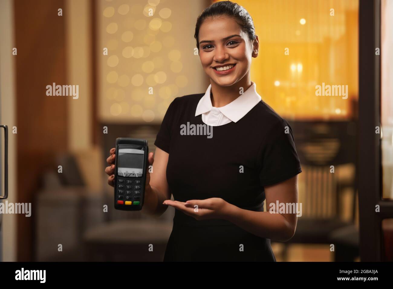 Card swipe machine hi-res stock photography and images - Alamy