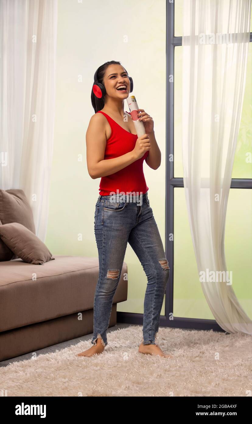 Young woman jeans wear listening hi-res stock photography and images ...