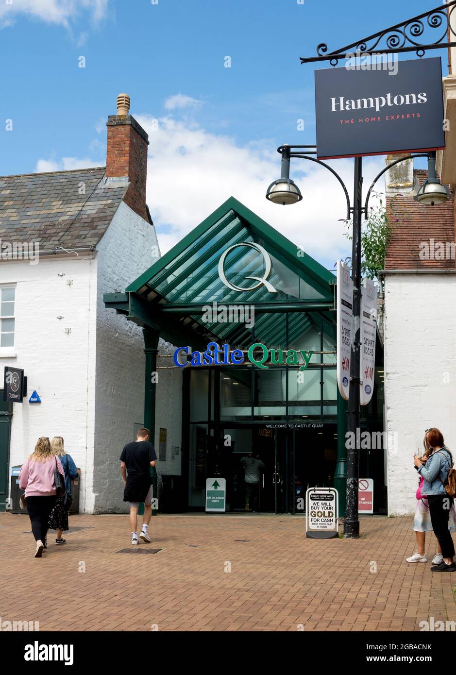 Banbury castle quay shopping centre hi-res stock photography and images ...