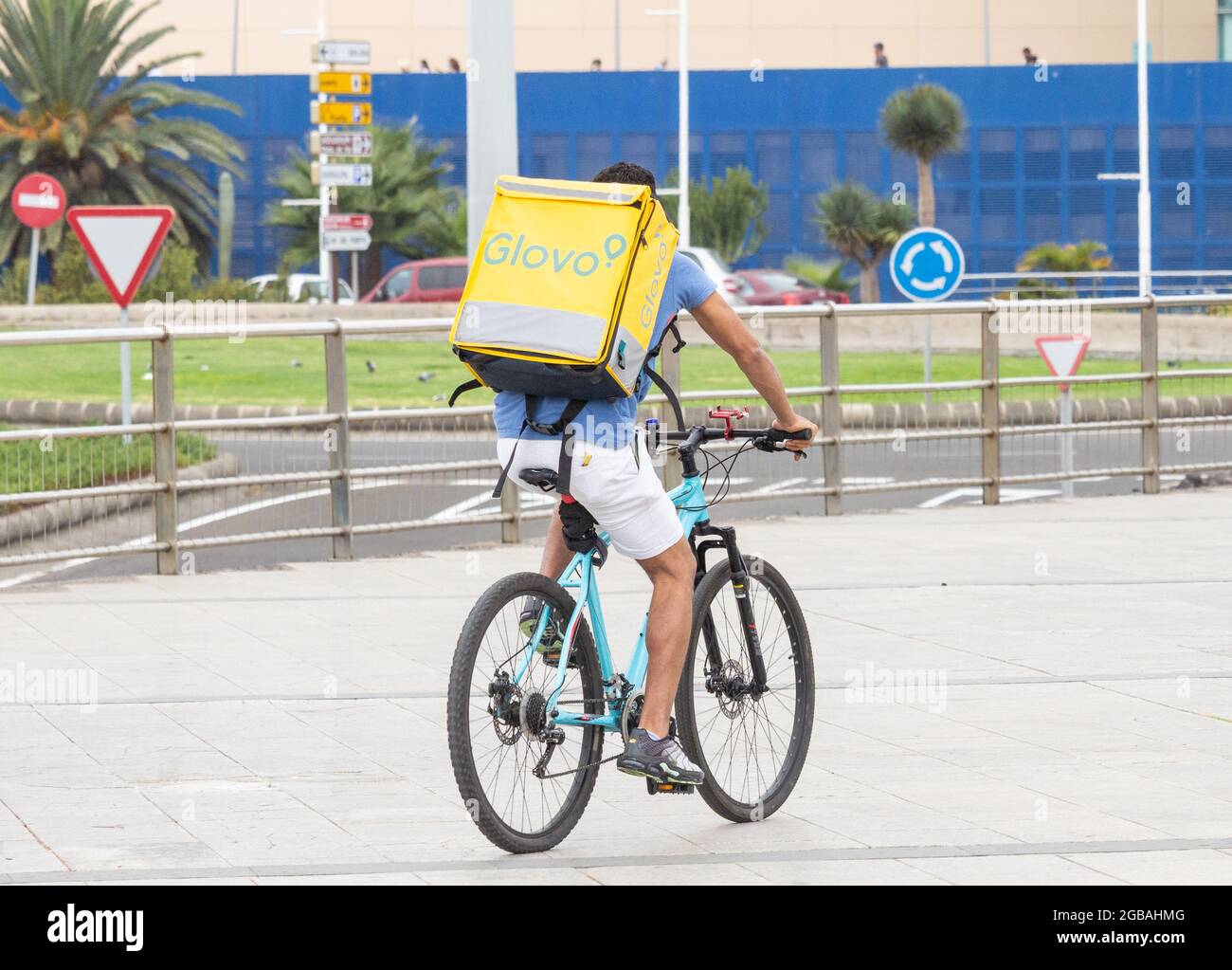 Bike courier hi-res stock photography and images - Alamy
