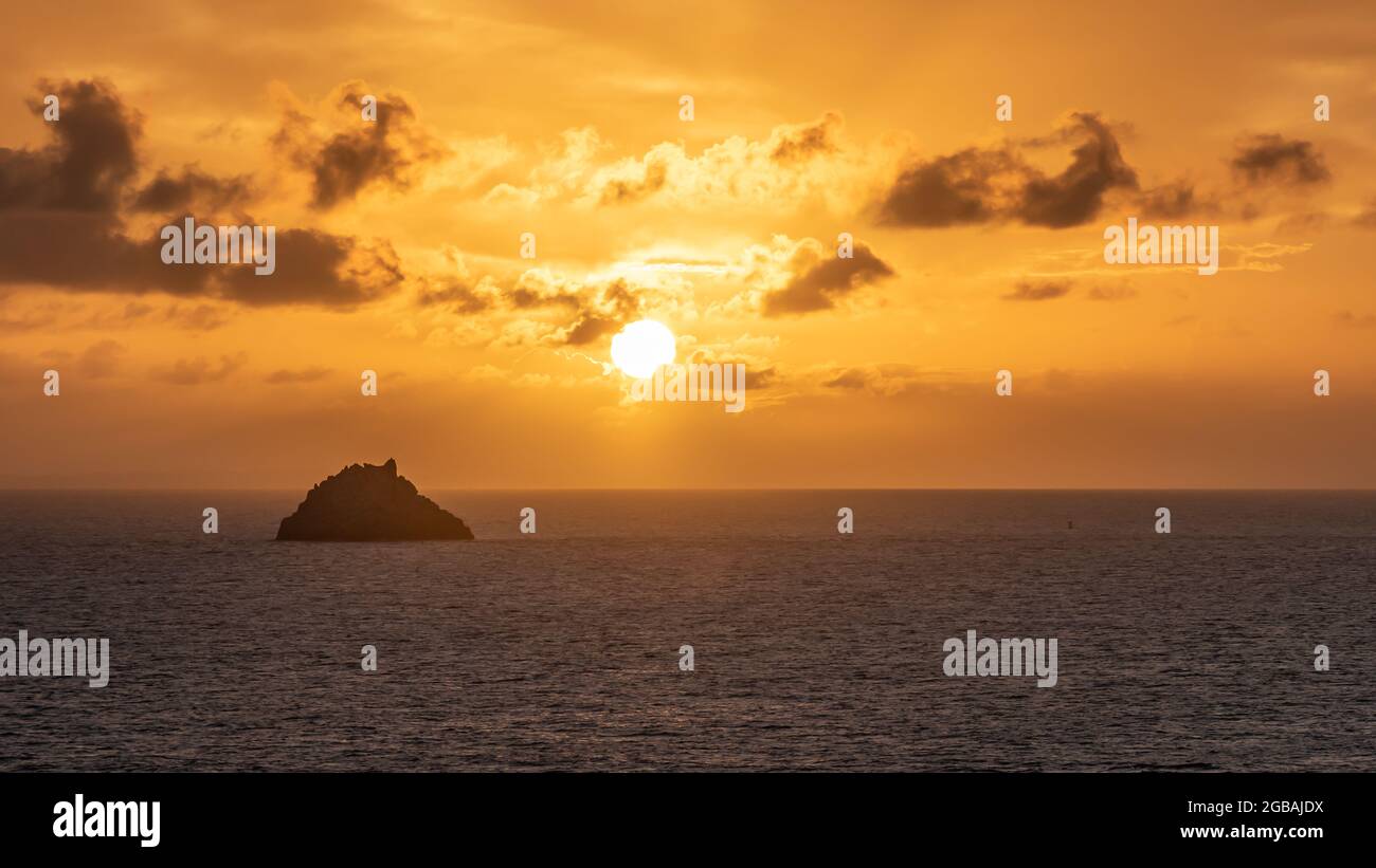 Colorful orange sunset sky over the Caribbean Sea Stock Photo - Alamy