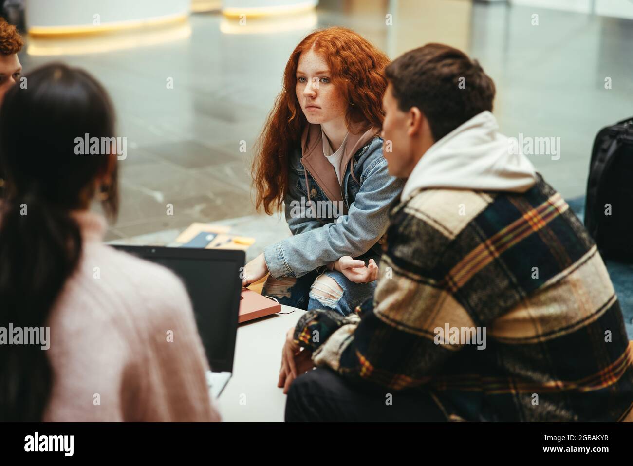 School talking teenagers sitting hi-res stock photography and images ...