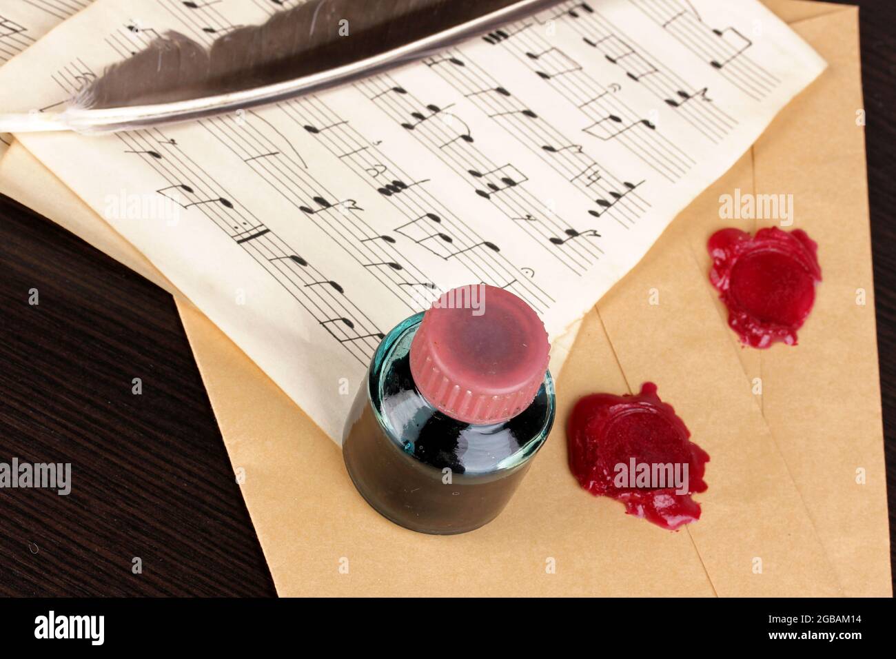 Musical notes and feather on wooden table Stock Photo - Alamy