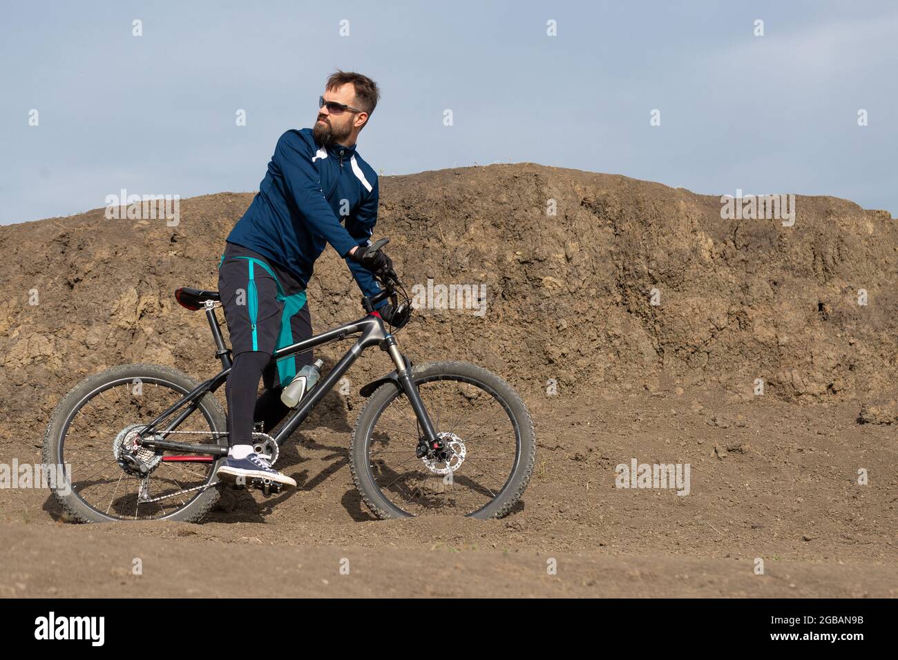 Woman rider downhill mountain hi-res stock photography and images - Alamy