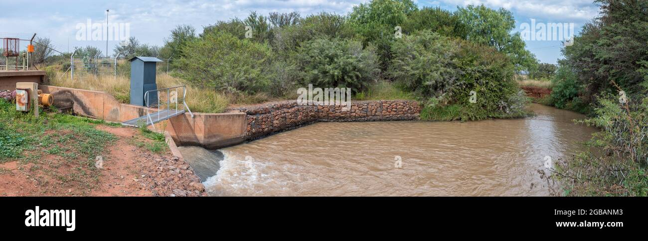 Canal outlet hi-res stock photography and images - Alamy