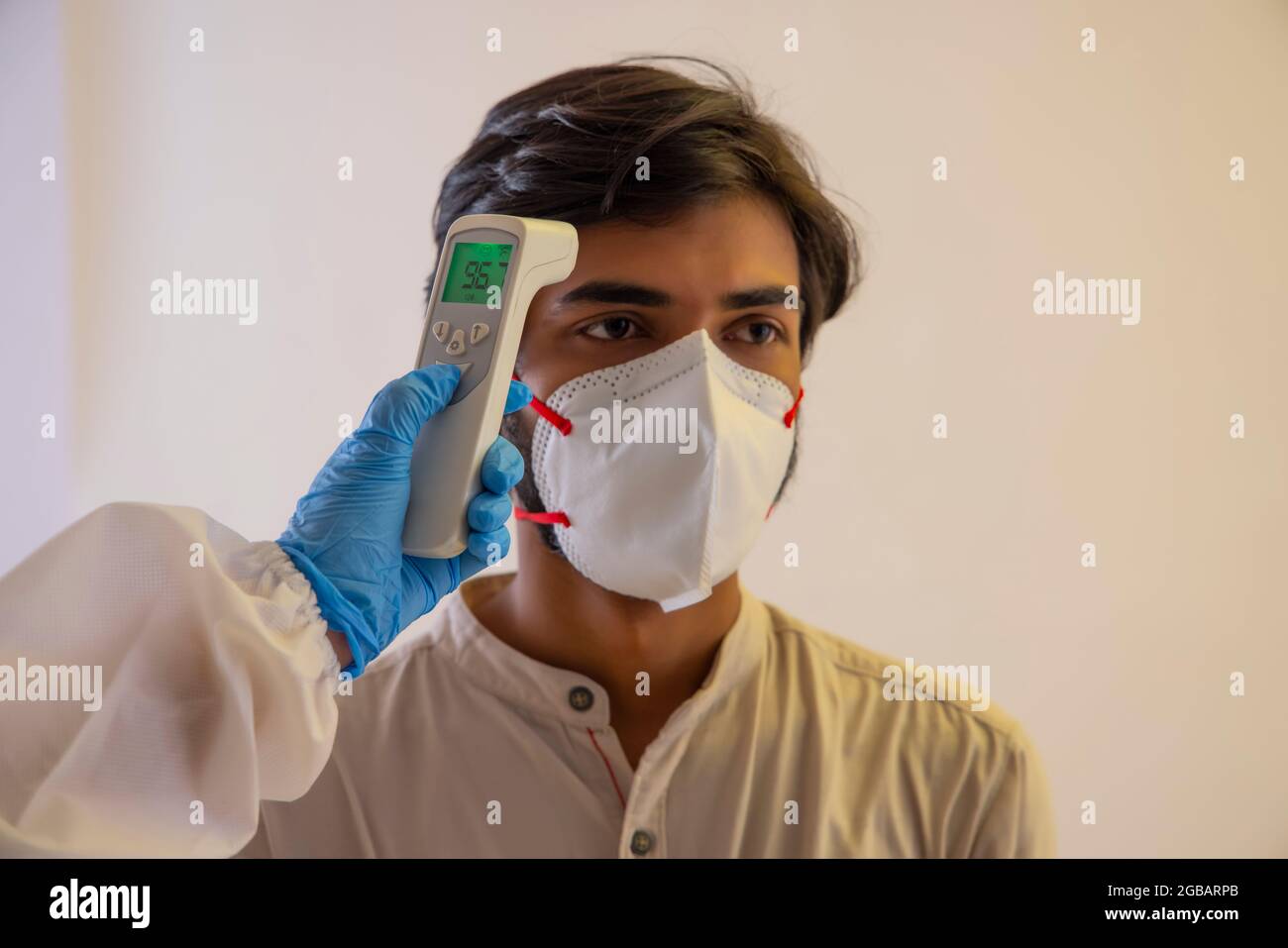 Mans hand holding gun hi-res stock photography and images - Alamy