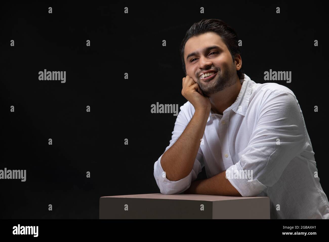 Smiling while thinking hi-res stock photography and images - Alamy