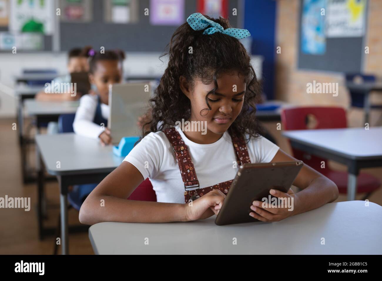 African classroom tablet hi-res stock photography and images - Alamy
