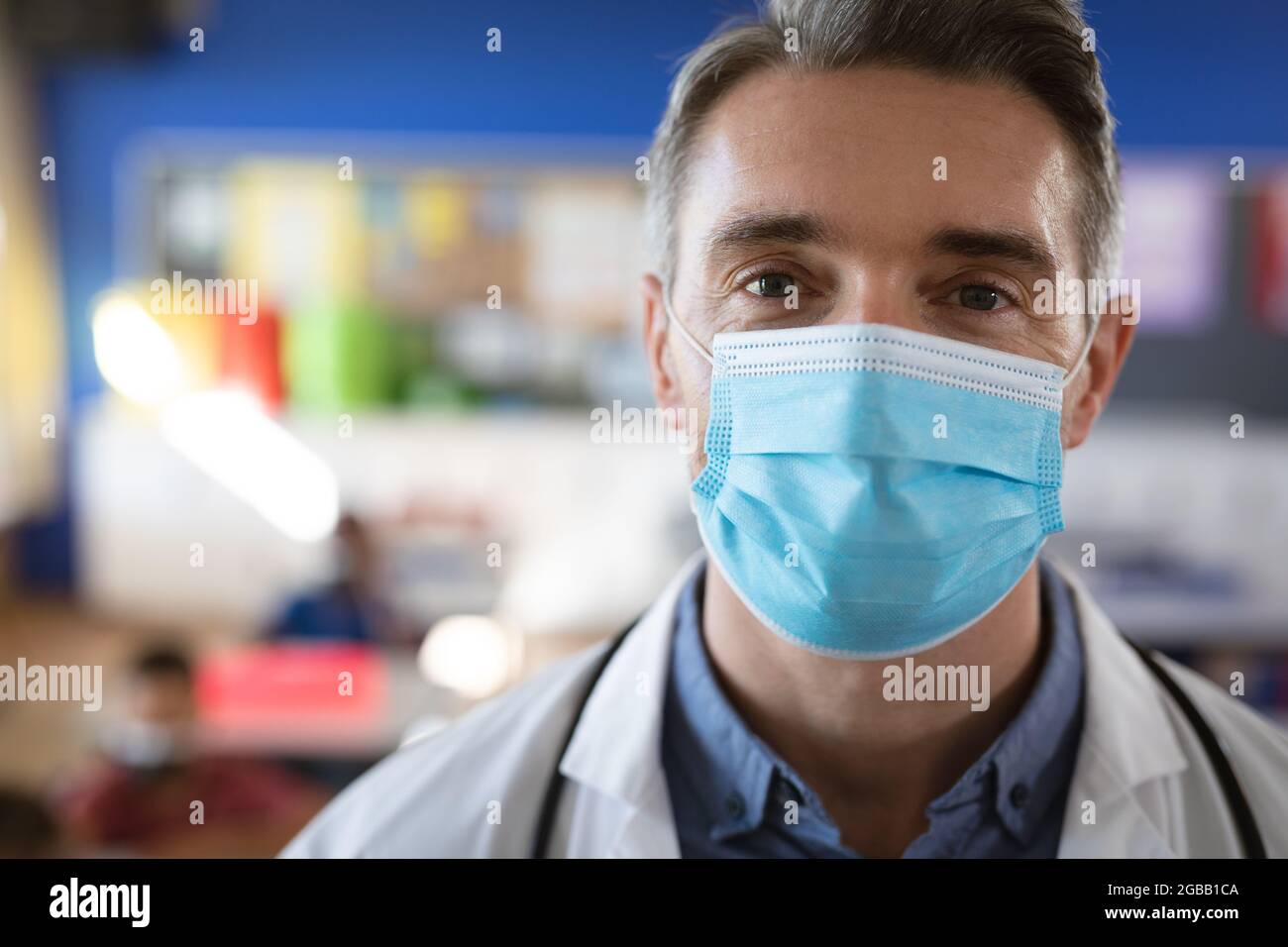 Doctor in mask portrait hi-res stock photography and images - Alamy