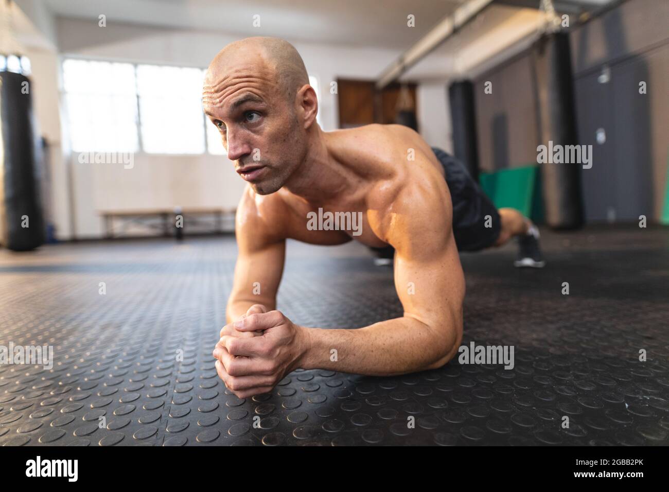 Sport man plank hi-res stock photography and images - Alamy
