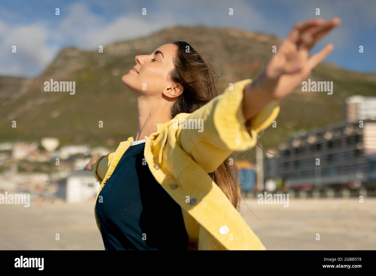 Happy open arms hi-res stock photography and images - Alamy