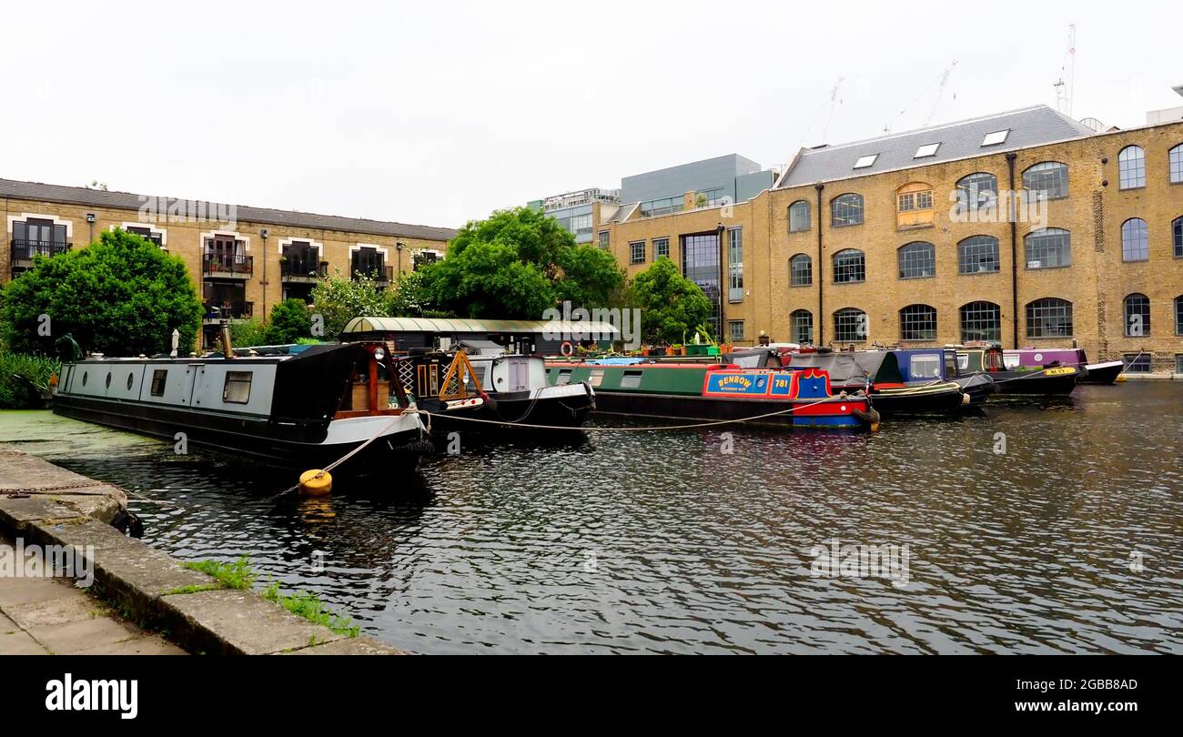 Kings cross in london hi-res stock photography and images - Alamy