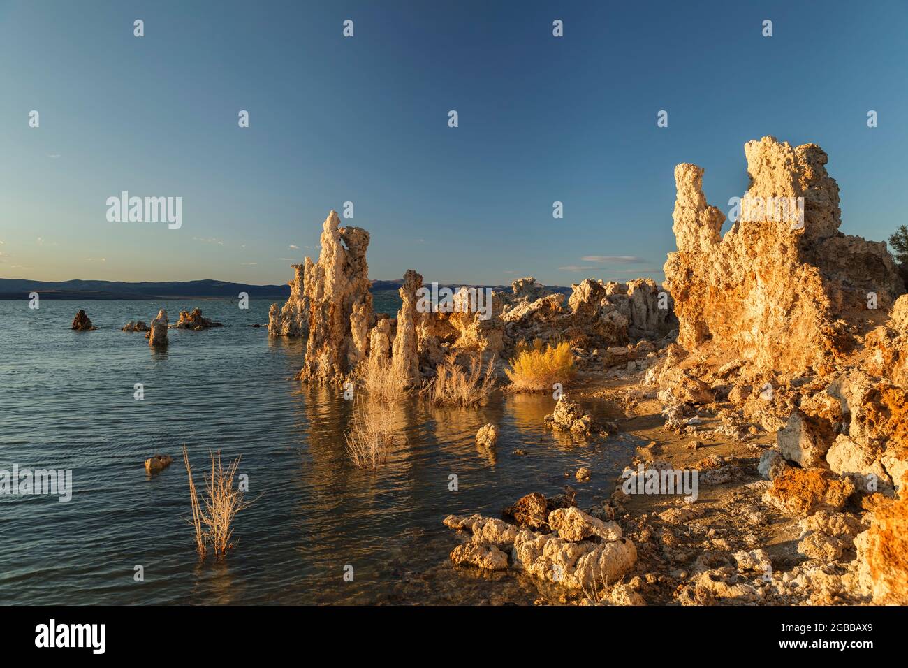 Mono lake tufa sunset sierra hi-res stock photography and images - Alamy