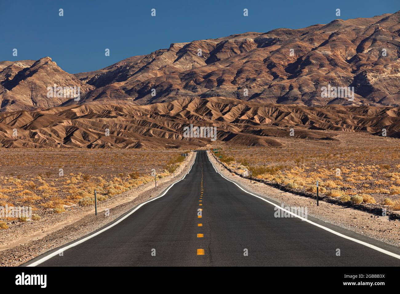Road through Death Valley National Park, Funeral Mountains, California ...